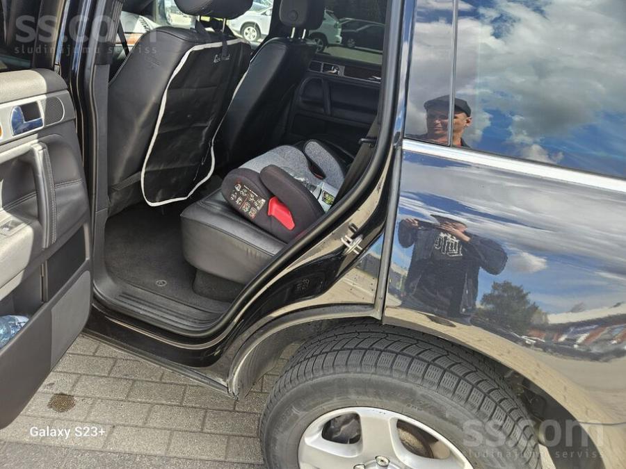 Melns Volkswagen Touareg 2006 Rīga, ar dzinēja tilpumu 3.00 L un nobraukumu 302 tūkst. km par 4390 €, foto 12 vietnē AUTOMOTO.COM.LV