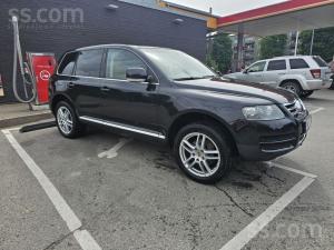 Melns Volkswagen Touareg 2006 Rīga, ar dzinēja tilpumu 3.00 L un nobraukumu 367 tūkst. km par 4500 €, foto  vietnē AUTOMOTO.COM.LV