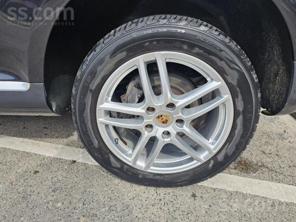 Black Volkswagen Touareg 2006 in Riga, with an engine capacity of 3.00 L and mileage of 367 thousand km for 4500 €, photo 6 on AUTOMOTO.COM.LV
