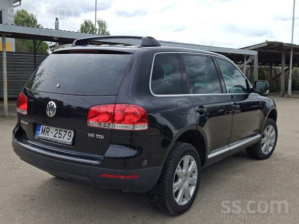 Black Volkswagen Touareg 2006 in Riga, with an engine capacity of 3.00 L and mileage of 282 thousand km for 3500 €, photo 2 on AUTOMOTO.COM.LV