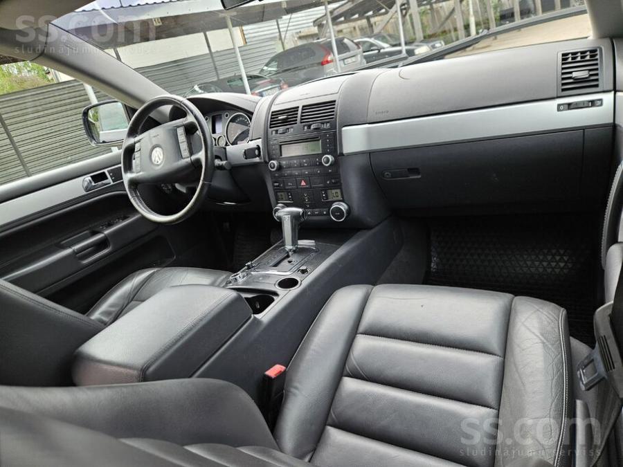 Melns Volkswagen Touareg 2006 Rīga, ar dzinēja tilpumu 3.00 L un nobraukumu 282 tūkst. km par 3500 €, foto 6 vietnē AUTOMOTO.COM.LV