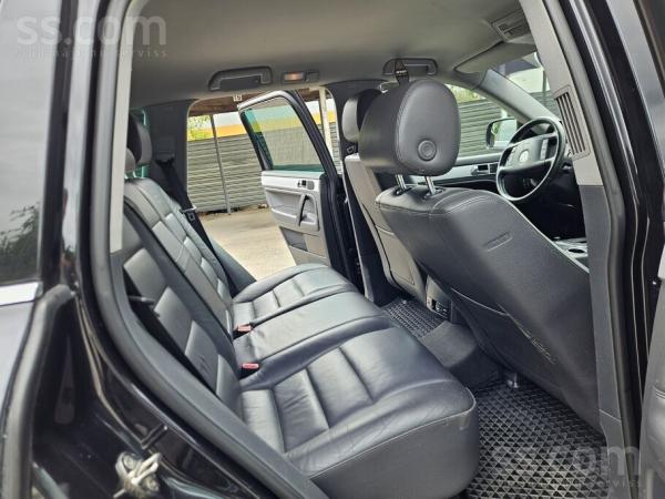 Black Volkswagen Touareg 2006 in Riga, with an engine capacity of 3.00 L and mileage of 282 thousand km for 3500 €, photo 6 on AUTOMOTO.COM.LV