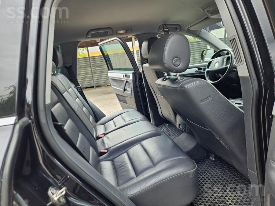 Melns Volkswagen Touareg 2006 Rīga, ar dzinēja tilpumu 3.00 L un nobraukumu 282 tūkst. km par 3500 €, foto 7 vietnē AUTOMOTO.COM.LV