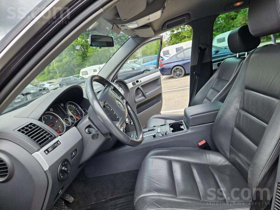 Melns Volkswagen Touareg 2006 Rīga, ar dzinēja tilpumu 3.00 L un nobraukumu 282 tūkst. km par 3500 €, foto 9 vietnē AUTOMOTO.COM.LV