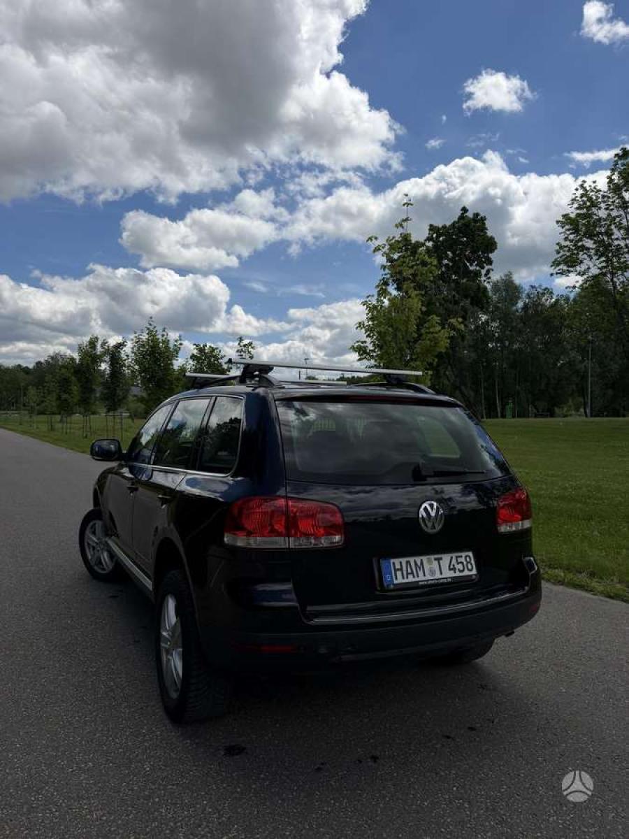 Black Volkswagen Touareg 2006 in Vilnius, with an engine capacity of 2.97 L and mileage of 270 thousand km for 4950 €, photo 4 on AUTOMOTO.COM.LV
