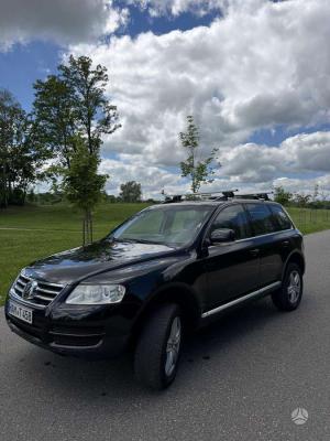 Black Volkswagen Touareg 2006 in Vilnius, with an engine capacity of 2.97 L and mileage of 270 thousand km for 4950 €, photo 5 on AUTOMOTO.COM.LV