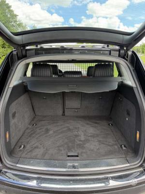 Black Volkswagen Touareg 2006 in Vilnius, with an engine capacity of 2.97 L and mileage of 270 thousand km for 4950 €, photo 7 on AUTOMOTO.COM.LV