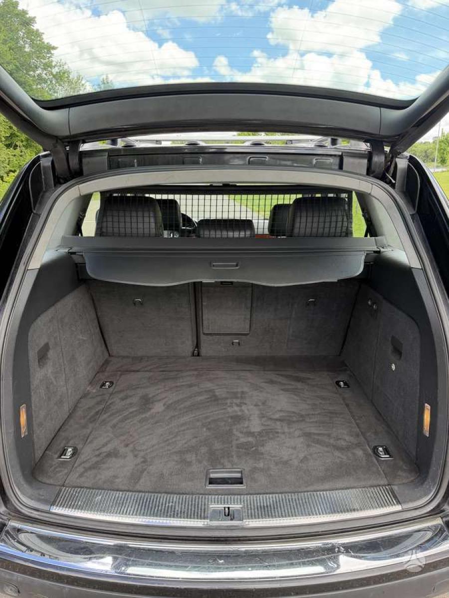 Black Volkswagen Touareg 2006 in Vilnius, with an engine capacity of 2.97 L and mileage of 270 thousand km for 4950 €, photo 7 on AUTOMOTO.COM.LV