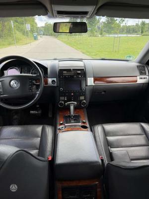 Black Volkswagen Touareg 2006 in Vilnius, with an engine capacity of 2.97 L and mileage of 270 thousand km for 4950 €, photo 11 on AUTOMOTO.COM.LV