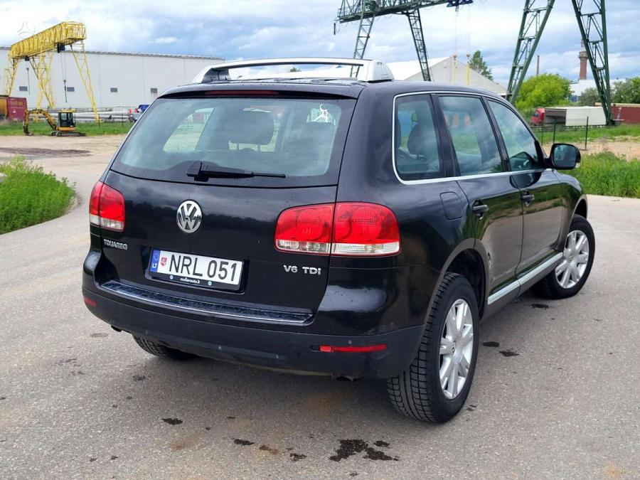 Melns Volkswagen Touareg 2006 Viļņa, ar dzinēja tilpumu 3.00 L un nobraukumu 290 tūkst. km par 2790 €, foto 8 vietnē AUTOMOTO.COM.LV