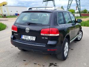 Melns Volkswagen Touareg 2006 Viļņa, ar dzinēja tilpumu 3.00 L un nobraukumu 290 tūkst. km par 2790 €, foto 16 vietnē AUTOMOTO.COM.LV