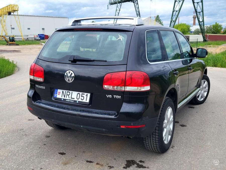 Melns Volkswagen Touareg 2006 Viļņa, ar dzinēja tilpumu 3.00 L un nobraukumu 290 tūkst. km par 2790 €, foto 16 vietnē AUTOMOTO.COM.LV