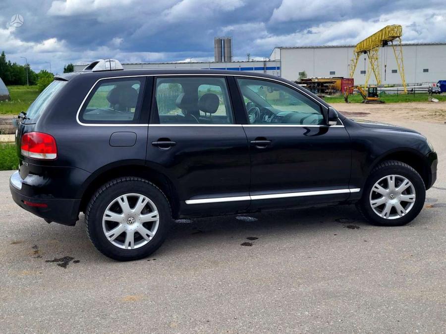 Melns Volkswagen Touareg 2006 Viļņa, ar dzinēja tilpumu 3.00 L un nobraukumu 290 tūkst. km par 2790 €, foto 22 vietnē AUTOMOTO.COM.LV