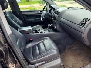 Melns Volkswagen Touareg 2006 Viļņa, ar dzinēja tilpumu 3.00 L un nobraukumu 290 tūkst. km par 2790 €, foto 26 vietnē AUTOMOTO.COM.LV