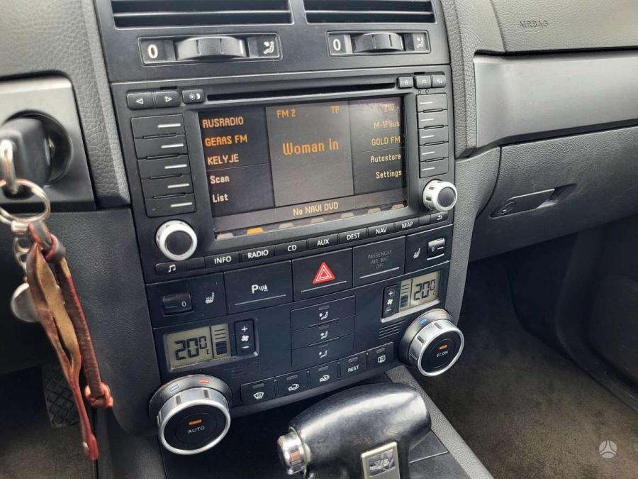 Melns Volkswagen Touareg 2006 Viļņa, ar dzinēja tilpumu 3.00 L un nobraukumu 290 tūkst. km par 2790 €, foto 31 vietnē AUTOMOTO.COM.LV