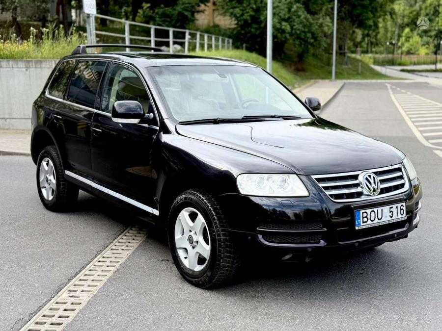 Black Volkswagen Touareg 2006 in Vilnius, with an engine capacity of 2.50 L and mileage of 332 thousand km for 1900 €, photo 1 on AUTOMOTO.COM.LV