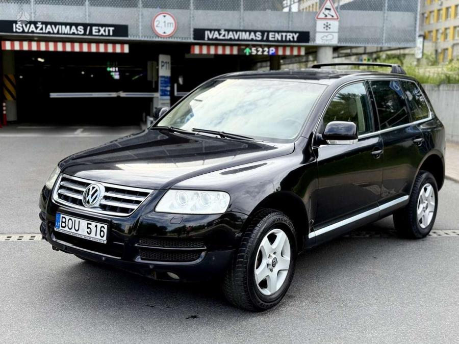 Black Volkswagen Touareg 2006 in Vilnius, with an engine capacity of 2.50 L and mileage of 332 thousand km for 1900 €, photo 3 on AUTOMOTO.COM.LV