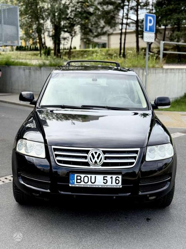 Black Volkswagen Touareg 2006 in Vilnius, with an engine capacity of 2.50 L and mileage of 332 thousand km for 1900 €, photo 3 on AUTOMOTO.COM.LV