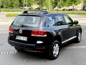 Black Volkswagen Touareg 2006 in Vilnius, with an engine capacity of 2.50 L and mileage of 332 thousand km for 1900 €, photo 8 on AUTOMOTO.COM.LV