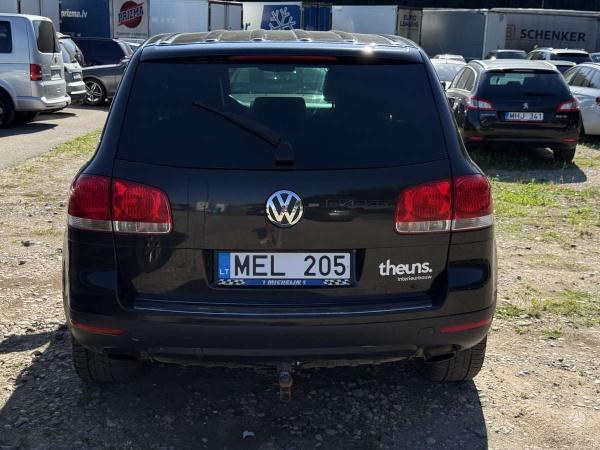 Melns Volkswagen Touareg 2006 Viļņa, ar dzinēja tilpumu 2.97 L un nobraukumu 427 tūkst. km par 2000 €, foto 5 vietnē AUTOMOTO.COM.LV