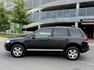 Melns Volkswagen Touareg 2006 Viļņa, ar dzinēja tilpumu 2.50 L un nobraukumu 290 tūkst. km par 1650 €, foto 5 vietnē AUTOMOTO.COM.LV