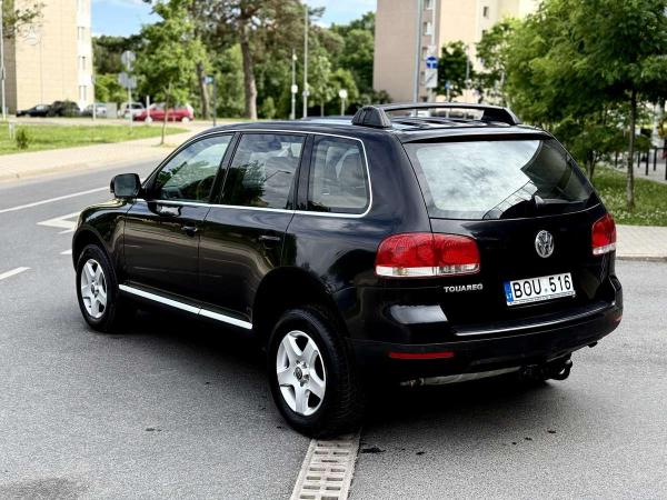 Melns Volkswagen Touareg 2006 Viļņa, ar dzinēja tilpumu 2.50 L un nobraukumu 290 tūkst. km par 1650 €, foto 5 vietnē AUTOMOTO.COM.LV