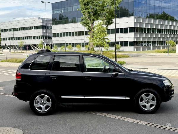 Melns Volkswagen Touareg 2006 Viļņa, ar dzinēja tilpumu 2.50 L un nobraukumu 290 tūkst. km par 1650 €, foto 8 vietnē AUTOMOTO.COM.LV