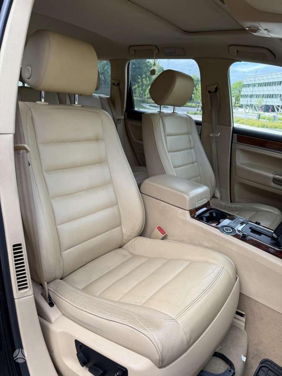 Melns Volkswagen Touareg 2006 Viļņa, ar dzinēja tilpumu 2.50 L un nobraukumu 290 tūkst. km par 1650 €, foto 11 vietnē AUTOMOTO.COM.LV