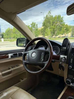 Melns Volkswagen Touareg 2006 Viļņa, ar dzinēja tilpumu 2.50 L un nobraukumu 290 tūkst. km par 1650 €, foto 12 vietnē AUTOMOTO.COM.LV