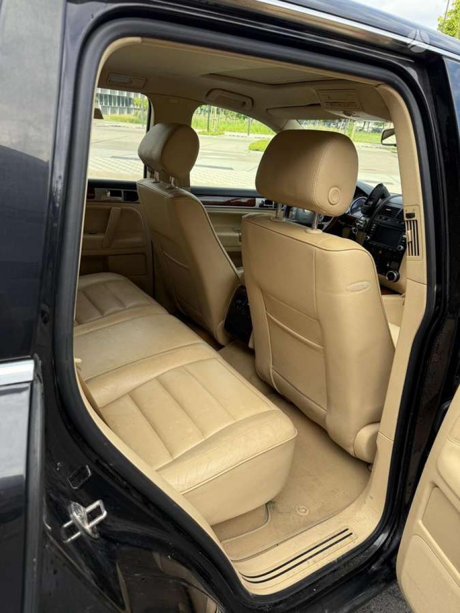 Black Volkswagen Touareg 2006 in Vilnius, with an engine capacity of 0.00 L and mileage of 312 thousand km for 2000 €, photo 13 on AUTOMOTO.COM.LV