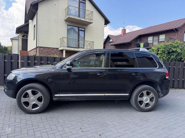 Melns Volkswagen Touareg 2006 Kauņa, ar dzinēja tilpumu 2.97 L un nobraukumu 340 tūkst. km par 3400 €, foto 1 vietnē AUTOMOTO.COM.LV