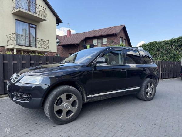 Melns Volkswagen Touareg 2006 Kauņa, ar dzinēja tilpumu 2.97 L un nobraukumu 340 tūkst. km par 3400 €, foto 4 vietnē AUTOMOTO.COM.LV