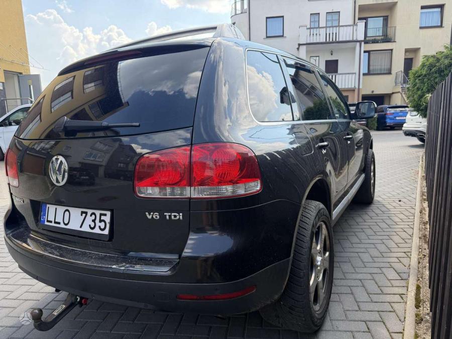Melns Volkswagen Touareg 2006 Kauņa, ar dzinēja tilpumu 2.97 L un nobraukumu 340 tūkst. km par 3400 €, foto 11 vietnē AUTOMOTO.COM.LV