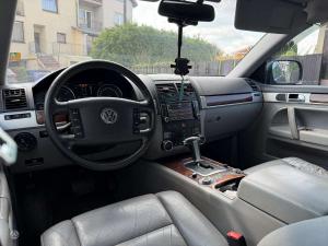 Melns Volkswagen Touareg 2006 Kauņa, ar dzinēja tilpumu 2.97 L un nobraukumu 340 tūkst. km par 3400 €, foto 12 vietnē AUTOMOTO.COM.LV