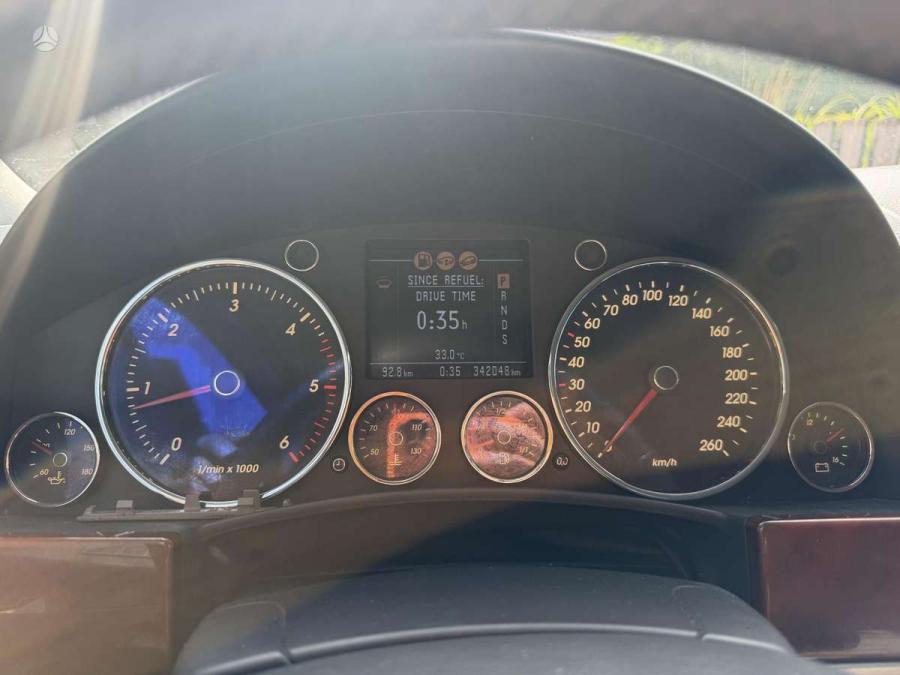 Melns Volkswagen Touareg 2006 Kauņa, ar dzinēja tilpumu 2.97 L un nobraukumu 340 tūkst. km par 3400 €, foto 16 vietnē AUTOMOTO.COM.LV