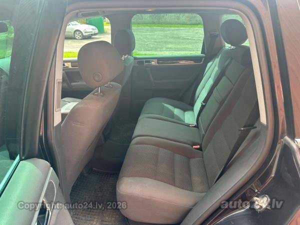 Melns Volkswagen Touareg 2006 Tallina, ar dzinēja tilpumu 2.50 L un nobraukumu 354 tūkst. km par 2500 €, foto 9 vietnē AUTOMOTO.COM.LV