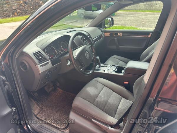 Black Volkswagen Touareg 2006 in Tallinn, with an engine capacity of 2.50 L and mileage of 354 thousand km for 2500 €, photo 8 on AUTOMOTO.COM.LV