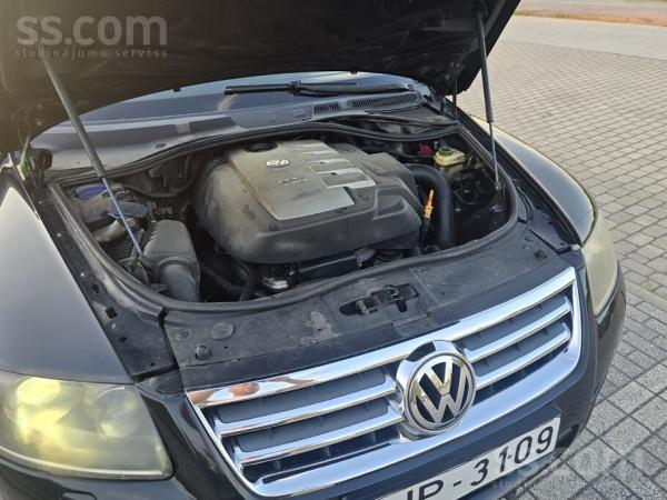 Black Volkswagen Touareg 2006 in Ventspils, with an engine capacity of 2.50 L and mileage of 342 thousand km for 1850 €, photo 4 on AUTOMOTO.COM.LV