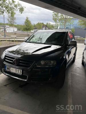 Black Volkswagen Touareg 2006 in Liepaja, with an engine capacity of 3.00 L and mileage of 319 thousand km for 3950 €, photo  on AUTOMOTO.COM.LV