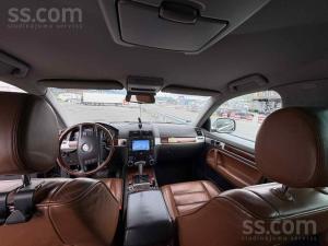Melns Volkswagen Touareg 2006 Liepāja, ar dzinēja tilpumu 3.00 L un nobraukumu 319 tūkst. km par 3950 €, foto 4 vietnē AUTOMOTO.COM.LV