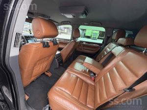 Melns Volkswagen Touareg 2006 Liepāja, ar dzinēja tilpumu 3.00 L un nobraukumu 319 tūkst. km par 3950 €, foto 6 vietnē AUTOMOTO.COM.LV