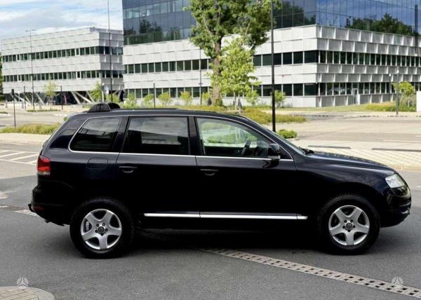 Black Volkswagen Touareg 2006 in Vilnius, with an engine capacity of 0.00 L and mileage of 312 thousand km for 2500 €, photo 8 on AUTOMOTO.COM.LV