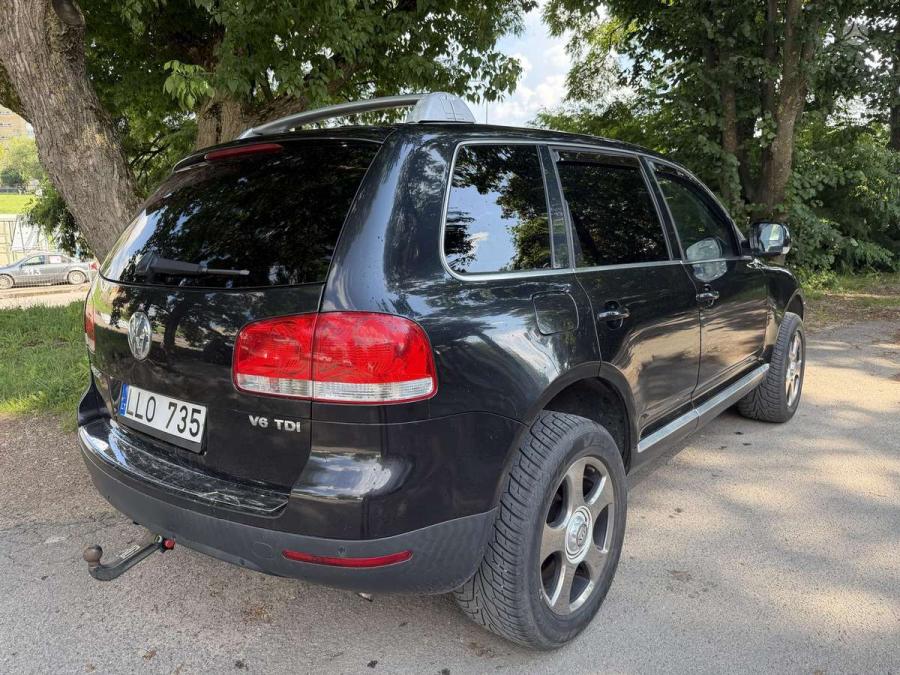 Черный Фольксваген Туарег 2006 в Каунас, объемом двигателя 2.97 л и пробегом 340 тыс. км за 2900 €, фото 6 на AUTOMOTO.COM.LV