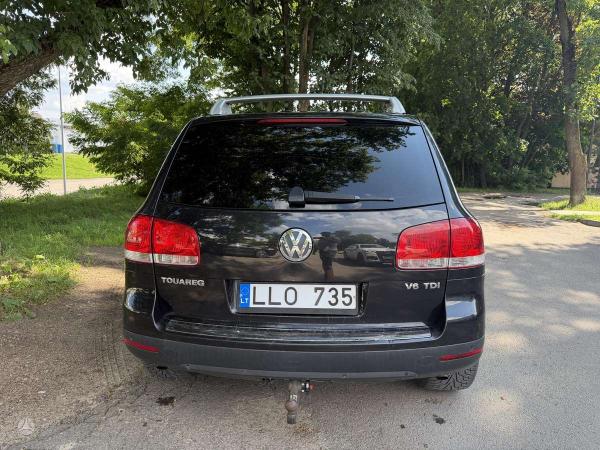 Black Volkswagen Touareg 2006 in Kaunas, with an engine capacity of 2.97 L and mileage of 340 thousand km for 2900 €, photo 6 on AUTOMOTO.COM.LV