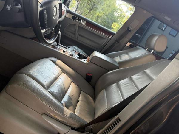 Black Volkswagen Touareg 2006 in Kaunas, with an engine capacity of 2.97 L and mileage of 340 thousand km for 2900 €, photo 10 on AUTOMOTO.COM.LV
