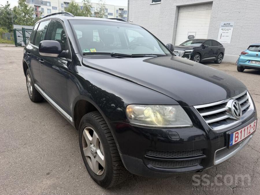 Black Volkswagen Touareg 2006 in Riga, with an engine capacity of 3.00 L and mileage of 322 thousand km for 2950 €, photo 3 on AUTOMOTO.COM.LV