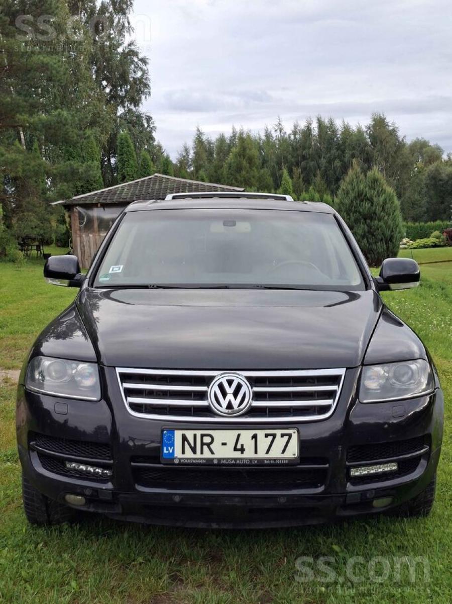Black Volkswagen Touareg 2006 in Bauska, with an engine capacity of 3.00 L and mileage of 329 thousand km for 2800 €, photo 1 on AUTOMOTO.COM.LV