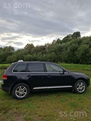 Black Volkswagen Touareg 2006 in Bauska, with an engine capacity of 3.00 L and mileage of 329 thousand km for 2800 €, photo 3 on AUTOMOTO.COM.LV