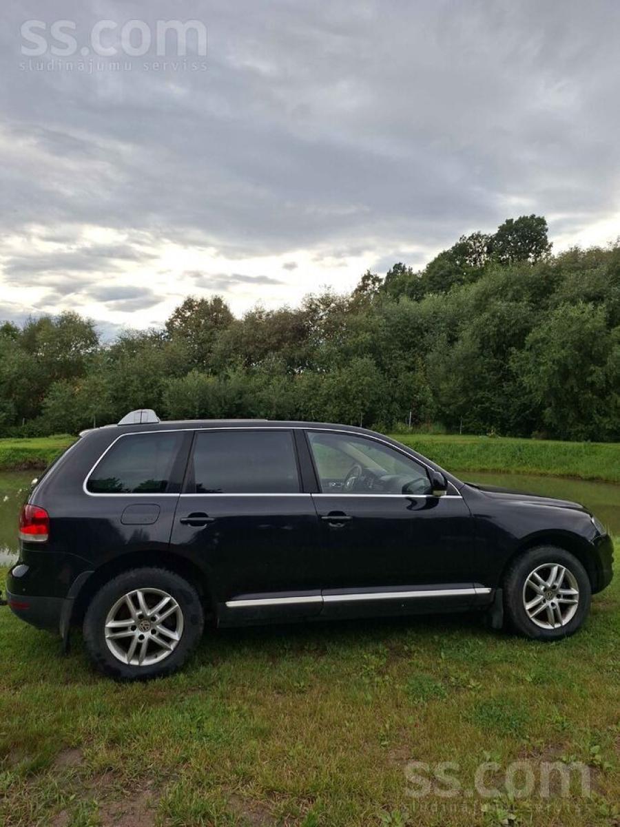 Black Volkswagen Touareg 2006 in Bauska, with an engine capacity of 3.00 L and mileage of 329 thousand km for 2800 €, photo 3 on AUTOMOTO.COM.LV
