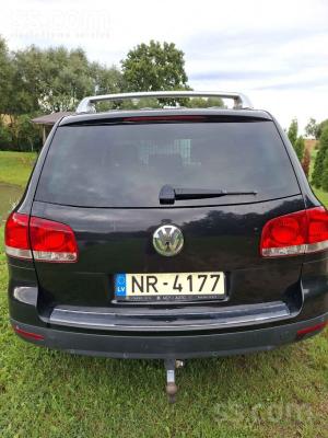Black Volkswagen Touareg 2006 in Bauska, with an engine capacity of 3.00 L and mileage of 329 thousand km for 2800 €, photo 4 on AUTOMOTO.COM.LV